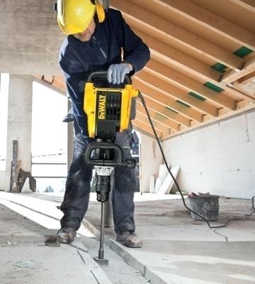 Młot Wyburzeniowy 1500W 25J 10Kg D25901K Dewalt